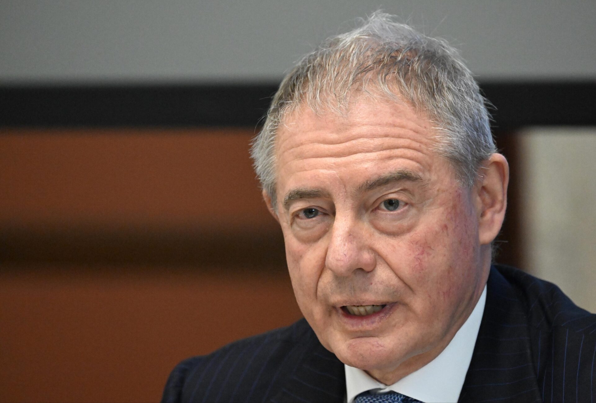 Urso agli stabilimenti di ex Ilva per la prima volta da ministro ...